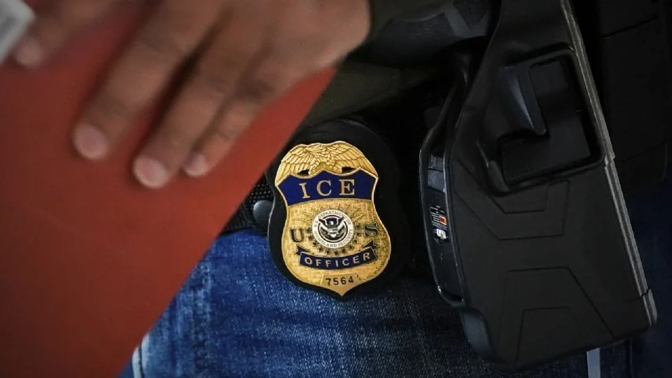 ICE deporta a tres niños estadounidense y separa a una madre de su hija ...